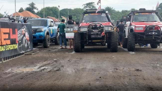 Melintasi Debu, Menebar Kasih, SOE-4 Gelar Baksos di Jalur Offroad Desa ...